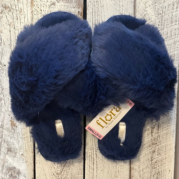 Flora Nikrooz | Shoes | Fuzzy Cross Band Flip Flop Slipper Nwt | Poshmark